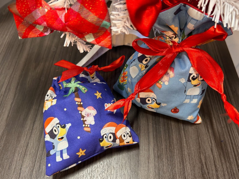 Reusable Fabric Gift Bags Tutorial | Easy Christmas Sewing Project ...